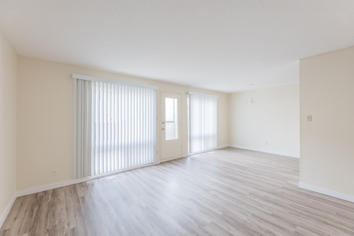 South Ridge Townhomes Apartments - 10542 45 Av Nw Edmonton, AB ...