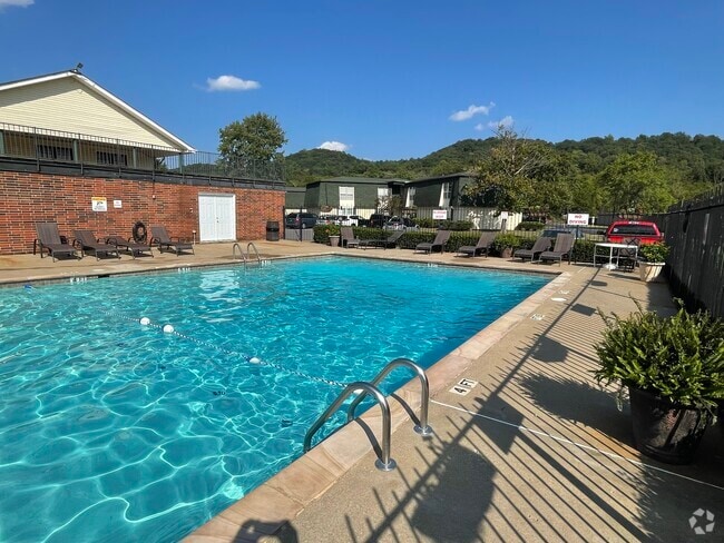 Signal View Apartments for Rent with a Swimming Pool - Chattanooga, TN ...