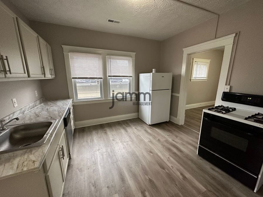 3026 Monroe Ave, Cleveland, OH 44113 - Room for Rent in Cleveland, OH ...
