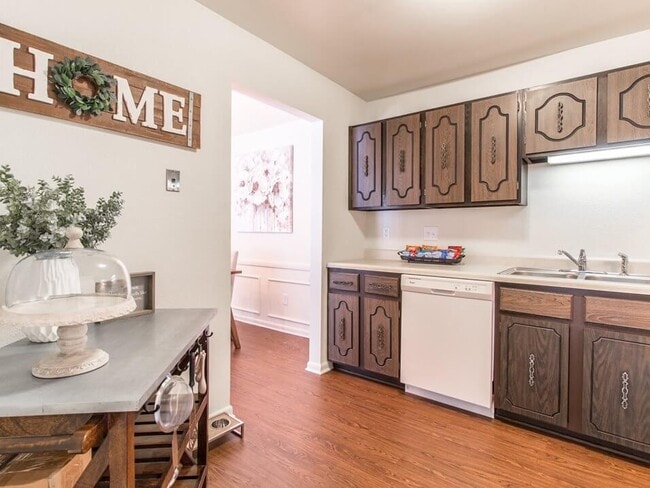 The Landings of Fountain Pointe Apartments - 6033 Fountain Pointe Grand ...