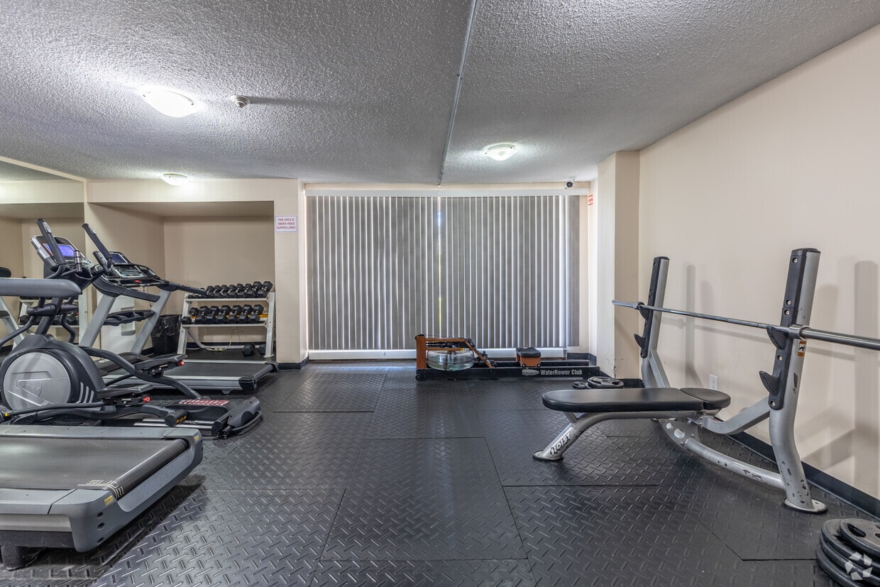 Wall Ambleside Apartments - 1552 Esquimalt Ave West Vancouver, BC ...
