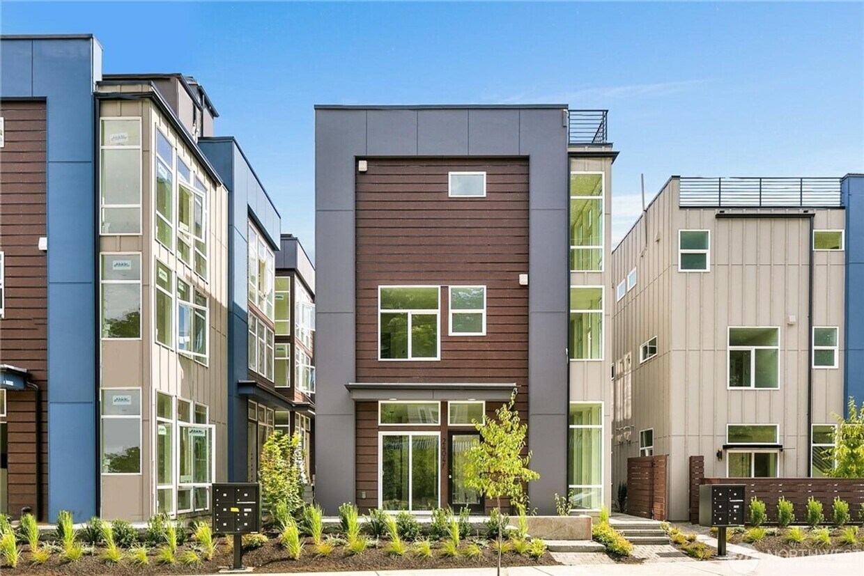 2404D Dexter Ave N, Seattle, WA 98109 - Townhome Rentals in Seattle WA ...