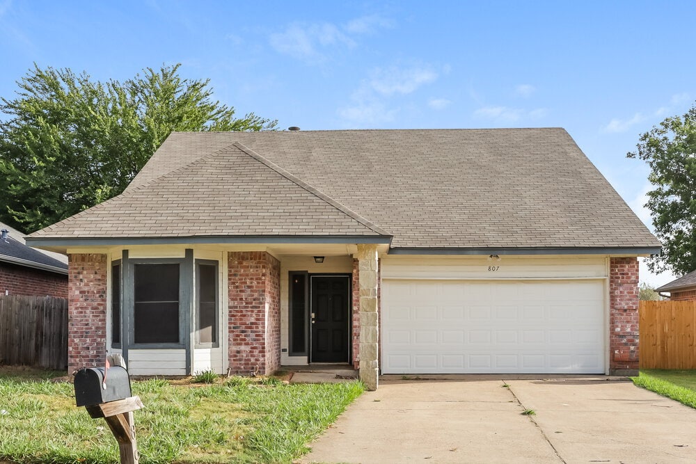 807 Melville Dr, Arlington, TX 76015 | Apartments.com