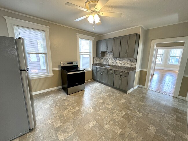 132 Bridge St Unit 2, Salem, MA 01970 - 132 Bridge St Salem, MA 01970 ...