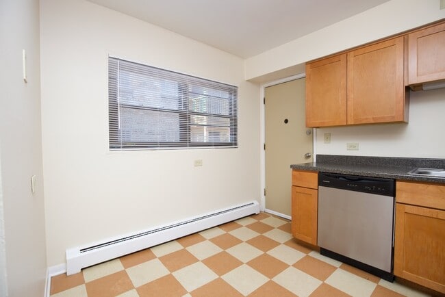 1644 W Sherwin Ave Unit B4, Chicago, IL 60626 | Apartments.com
