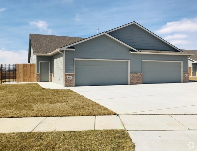 Rock Pointe Apartments for Rent with Extra Storage - Kechi, KS - 1 ...