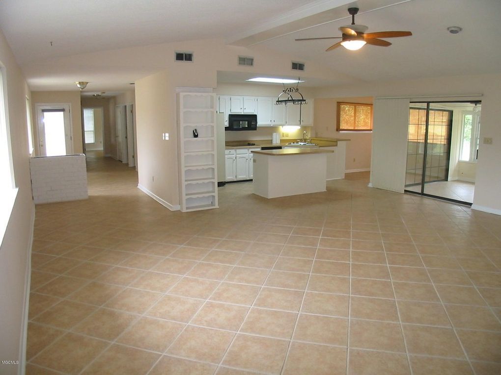 56105 Diamondhead Dr E, Diamondhead, MS 39525 - House Rental in ...