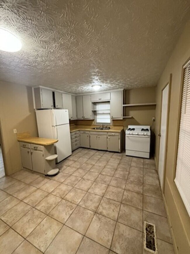 70 Irving St, Pryor, OK 74361 - House Rental in Pryor, OK | Apartments.com