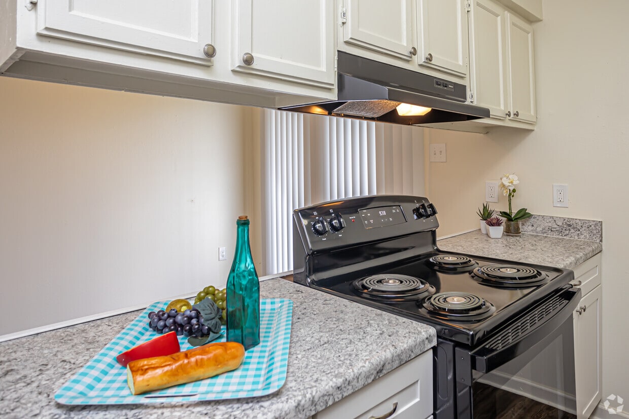 Devonshire Apartments - 11620 Airline Hwy Baton Rouge, LA 70816 ...