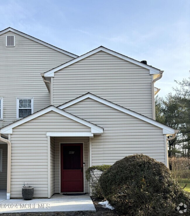 The Plaza Grande at Old Bridge Apartments for Rent with Hardwood Floors ...