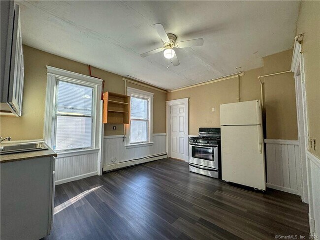 45 Webb St Unit 2, Waterbury, CT 06704 - Room for Rent in Waterbury, CT | Apartments.com