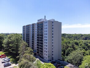 Bathurst Manor Apartments for Rent with Parking - Toronto, ON - 3 ...