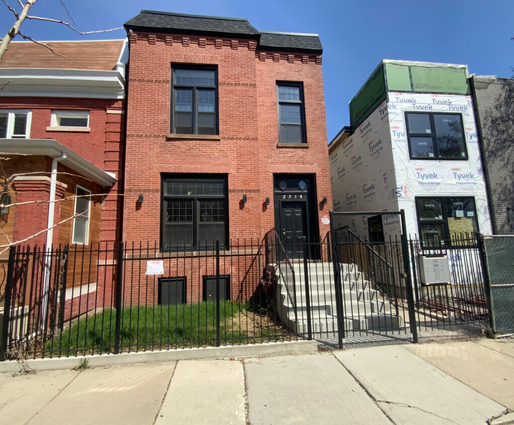2718 W Monroe St Unit 1, Chicago, IL 60612 - Room for Rent in Chicago ...