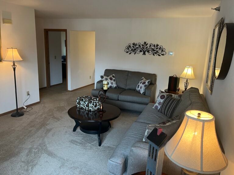 Park Avenue Apartments - 2402-2432 Park Ave West Bend, WI 53090 ...
