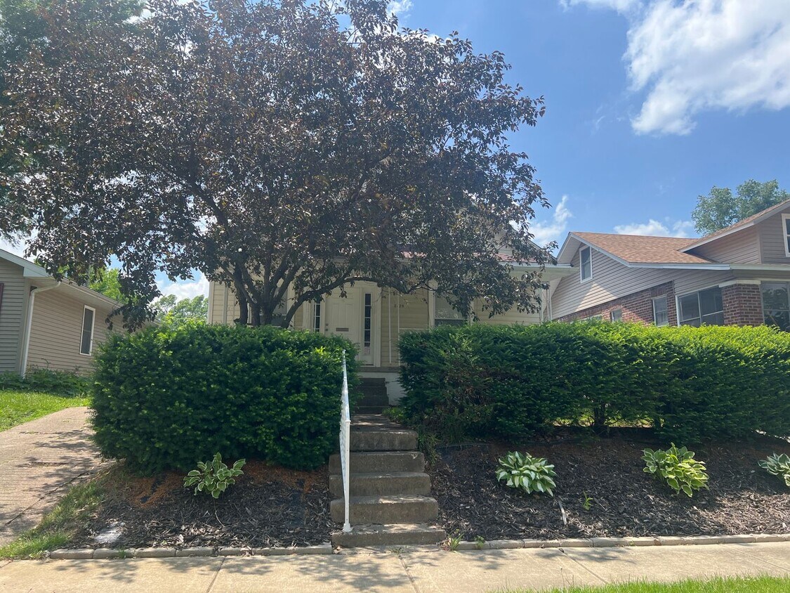 2429 S 9th St, Springfield, IL 62703 - House Rental in Springfield, IL ...