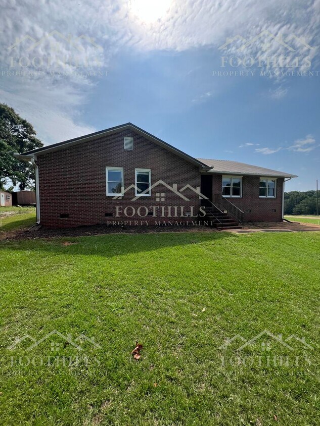 300 Bill Mouchet Rd, Starr, SC 29684 - House Rental in Starr, SC ...