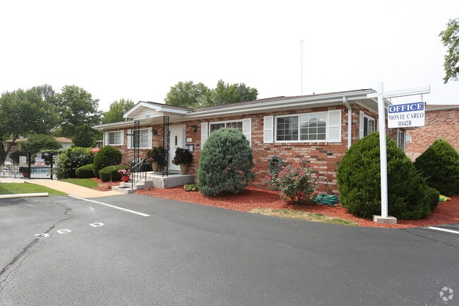 Apartments for Rent with a Dog Park in Wedgewood Estates, Sappington ...