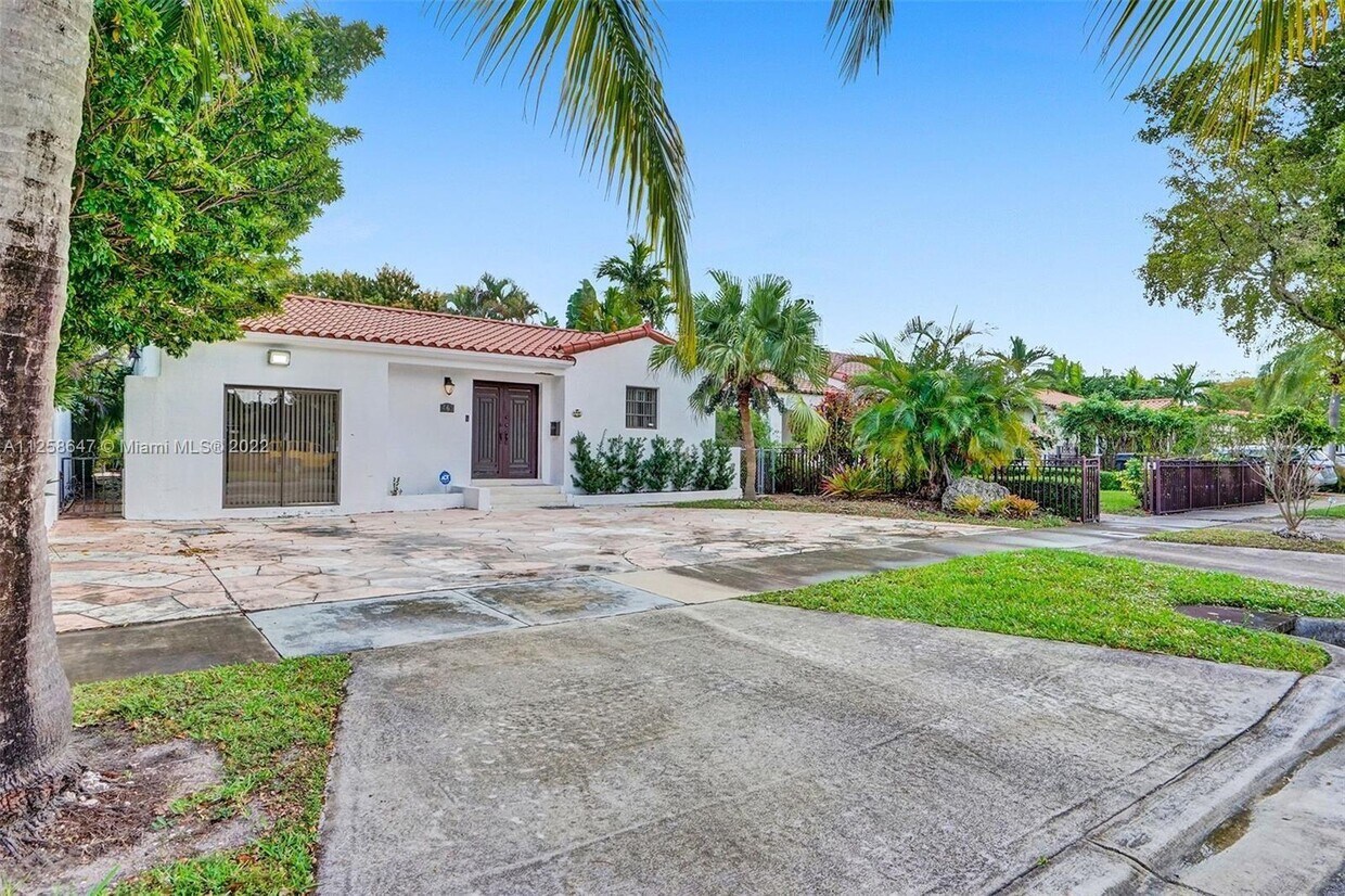 461 SW 25th Rd, Miami, FL 33129 - House Rental in Miami, FL | Apartments.com
