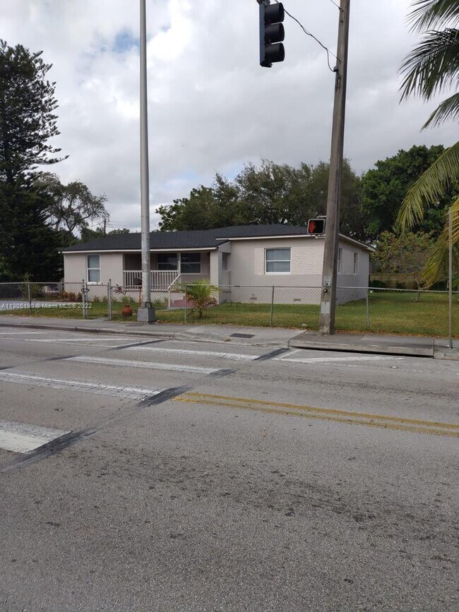 1983 NW 46th St, Miami, FL 33142 - House Rental in Miami, FL ...