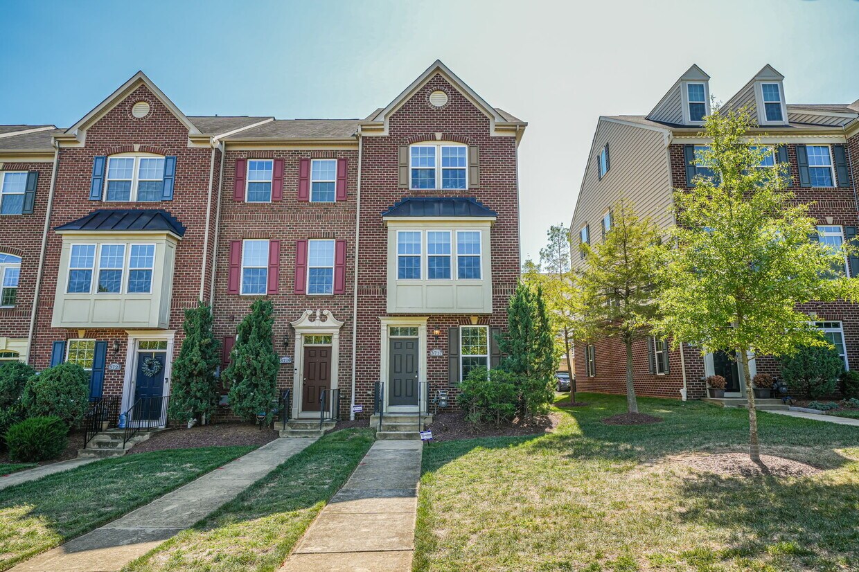 3717 Commodore Joshua Barney Dr NE, Washington, DC 20018 - Townhome ...