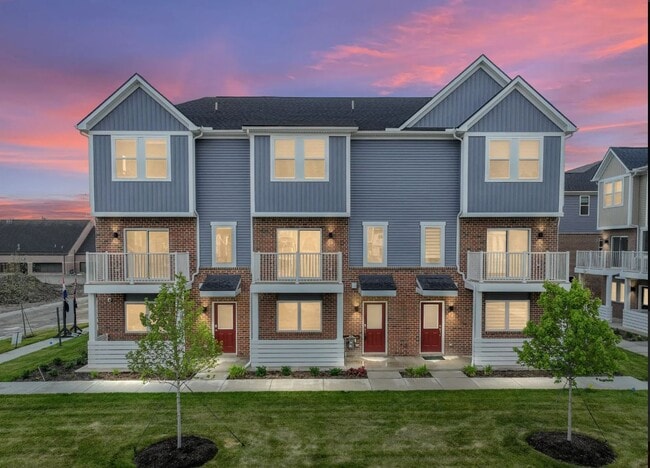 Crystal Springs Apartments for Rent with a Living Room - Troy, MI ...