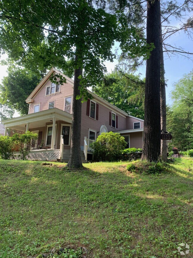 Apartments For Rent in Florida, MA with Yard - 1 Rentals | Apartments.com