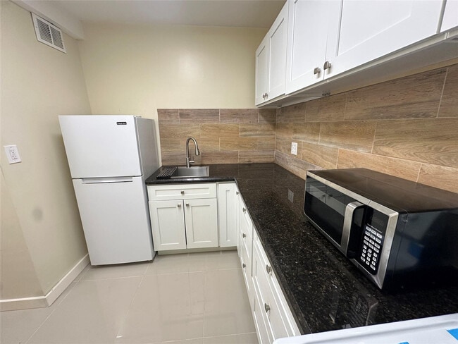 1101 NW 7th Ave, Fort Lauderdale, FL 33311 - Room for Rent in Fort ...