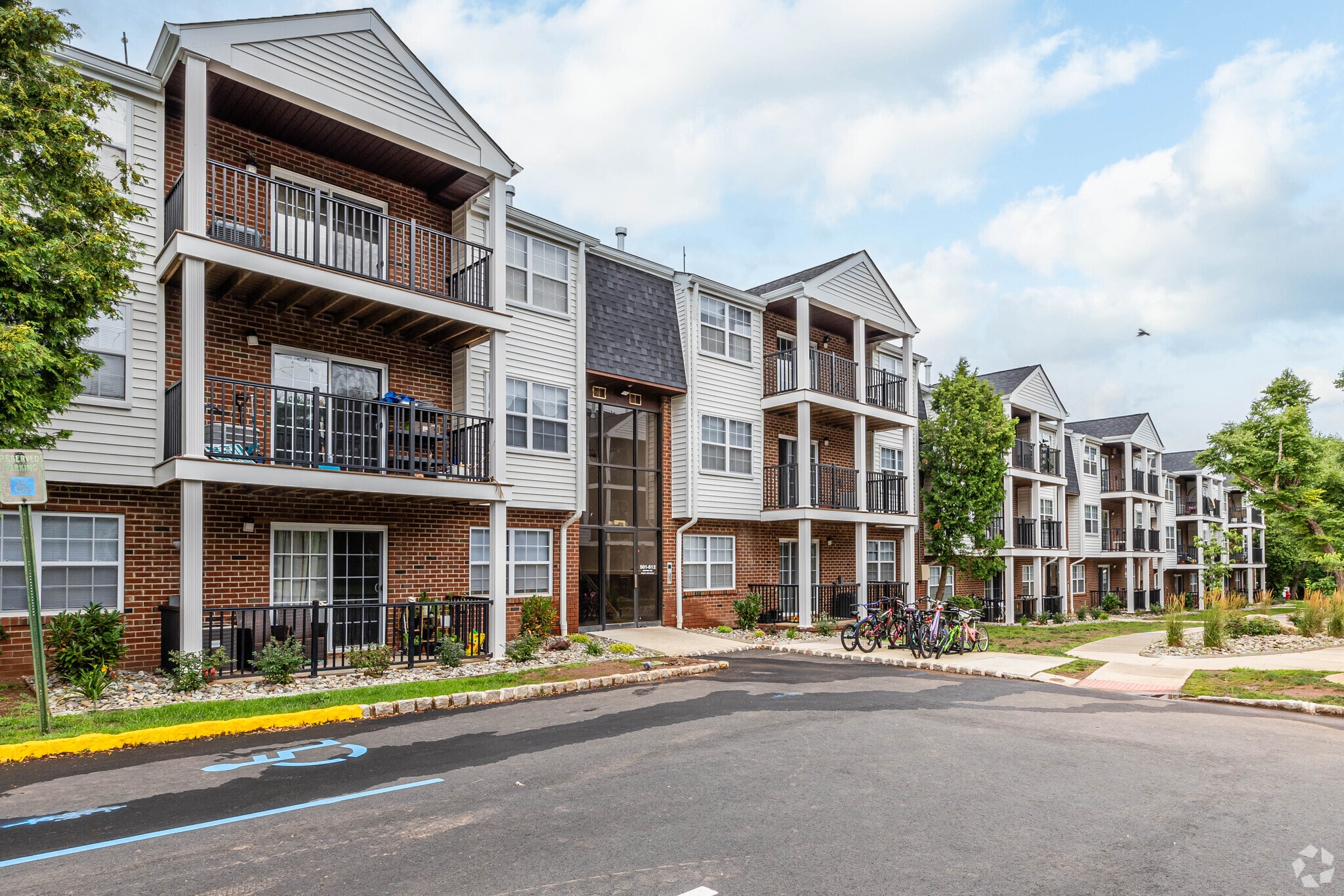 Oak Tree Village - 25 Cinder Rd Edison, NJ 08820 | Apartments.com