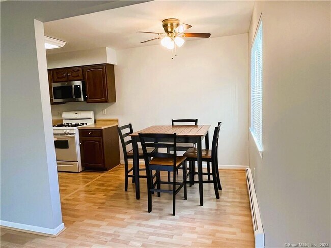 7 Eden Ct Unit #7, Brookfield, CT 06804 - Condo for Rent in Brookfield ...