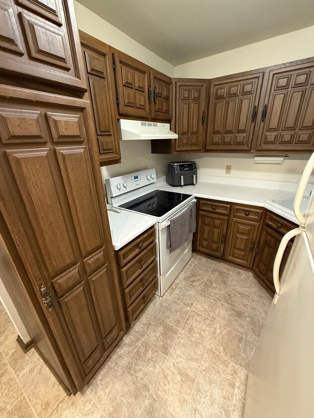 425 E Henry Clay St Unit 425 E. Henry Clay St. #205, Whitefish Bay, WI ...