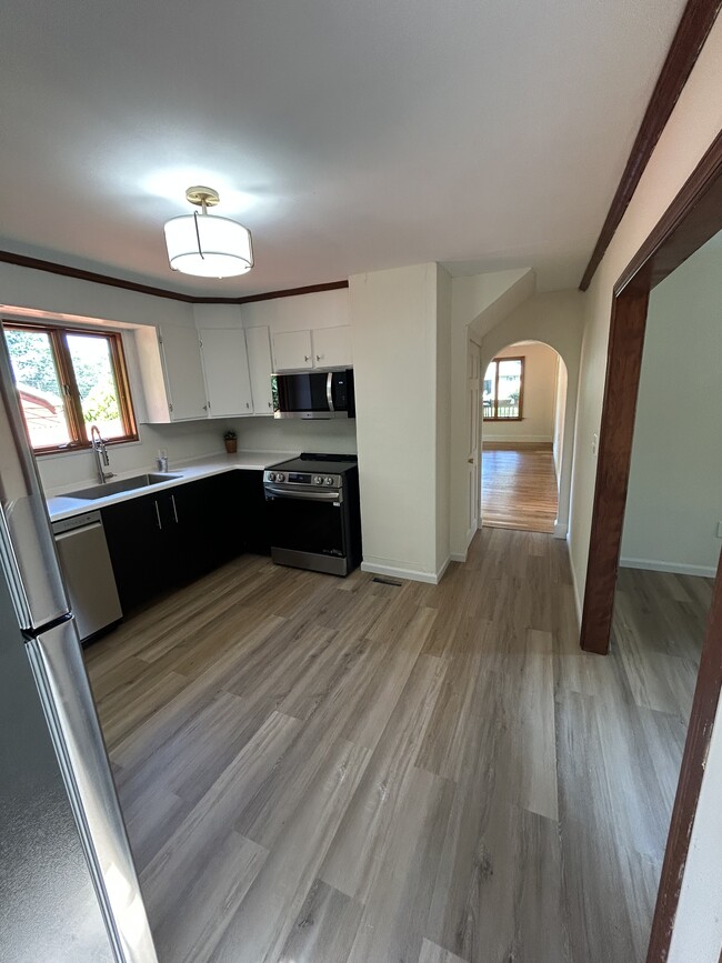 6 Sleepy Hollow Pentway, Gales Ferry, CT 06335 - House Rental in Gales ...