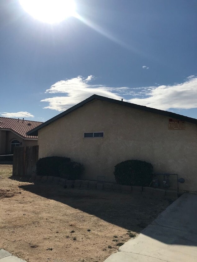 21385 Klamath Rd Unit 3, Apple Valley, CA 92308 - Room for Rent in ...