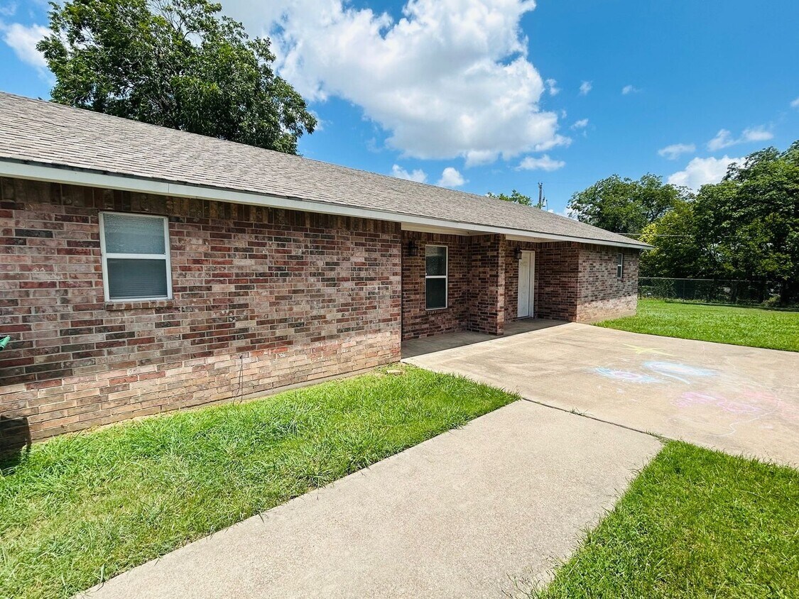 4698 Old Dallas Rd, Elm Mott, TX 76640 - House Rental in Elm Mott, TX ...