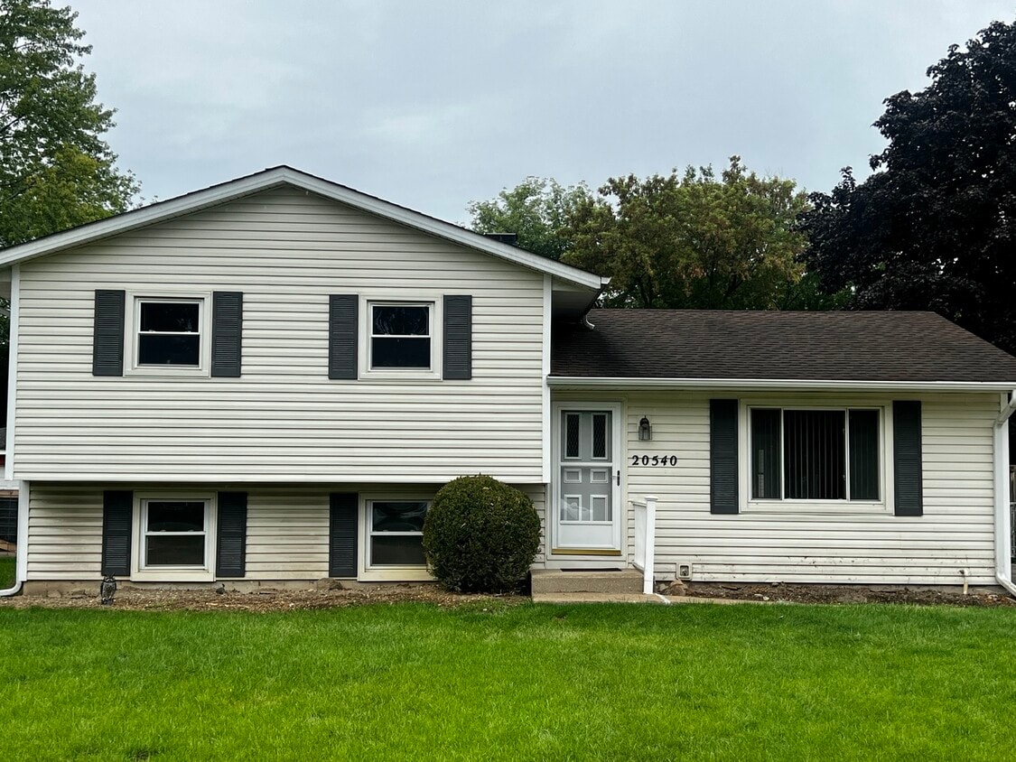 20540 Elizabeth Ave, Prairie View, IL 60069 - House Rental in Prairie ...