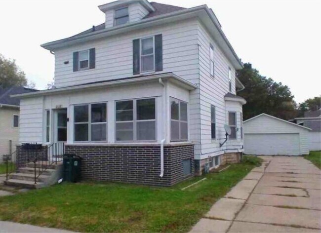 2116 Olive St Unit 3, Cedar Falls, IA 50613 - Apartments in Cedar Falls ...