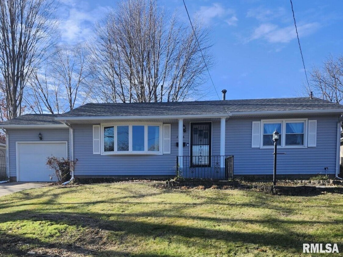 2116 32nd St, Rock Island, IL 61201 - House Rental in Rock Island, IL ...