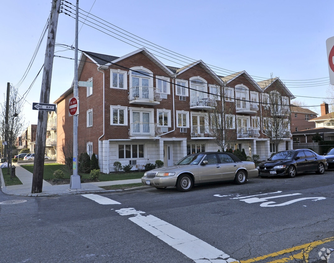 212-18-212-12 42nd Ave, Bayside, NY 11361 - 212-18-212-12 42nd Ave ...
