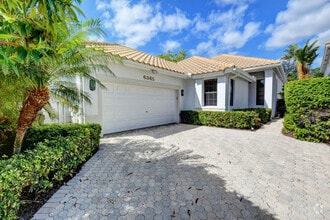 Downtown Boca Raton Gated Apartments for Rent - Boca Raton, FL - 806 ...