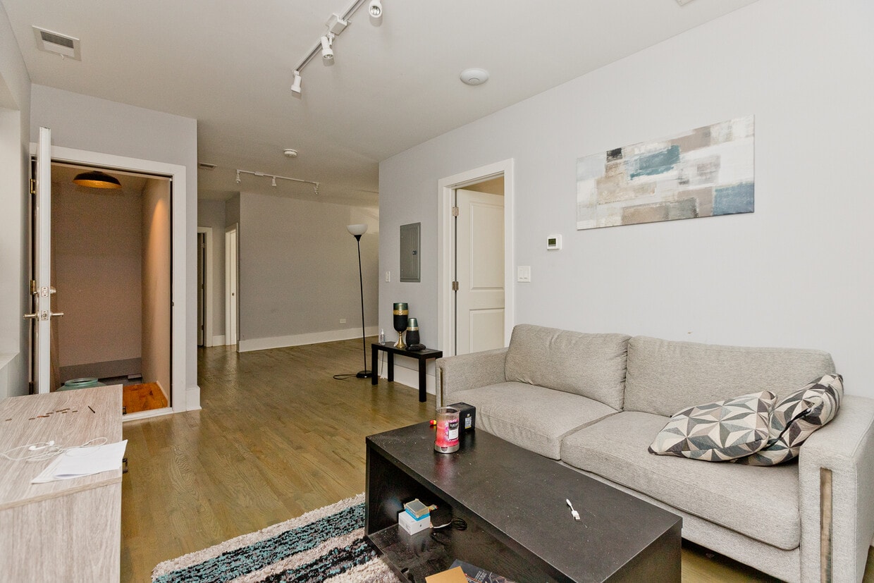 1901 W 21st Pl Unit 2, Chicago, IL 60608 - Condo for Rent in Chicago ...