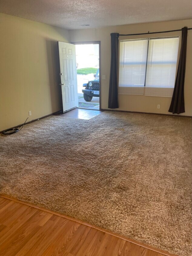 6211 N 28th Street Ter, Country Club, MO 64505 - Townhome Rentals in ...