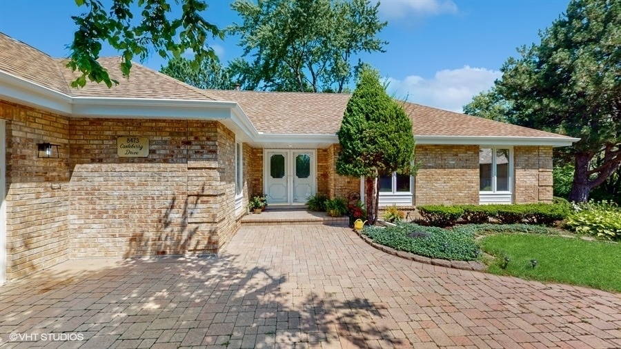 8473 Canterberry Dr, Burr Ridge, IL 60527 - House Rental in Burr Ridge ...