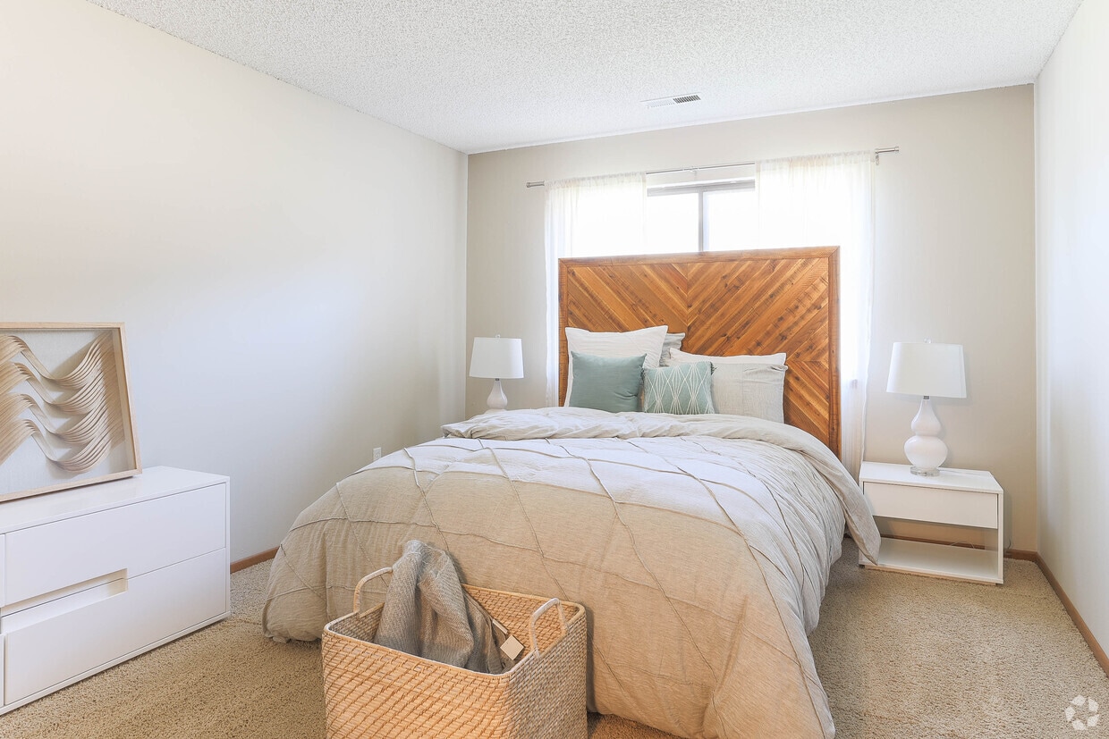 Old Cheney Place by Broadmoor - 5501 Warwick Ct Lincoln, NE 68516 ...