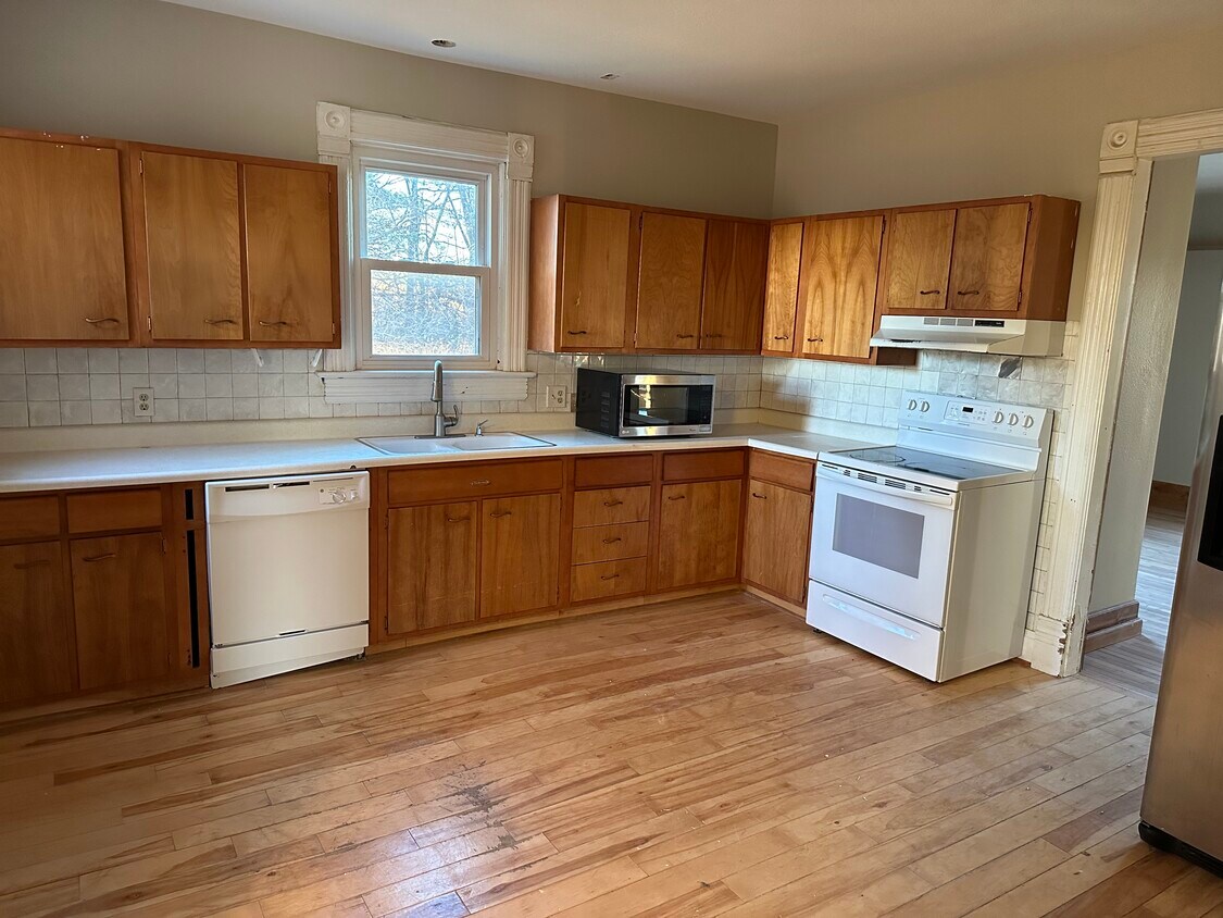 1770 NE 70th St, Pleasant Hill, IA 50327 - House Rental in Pleasant ...