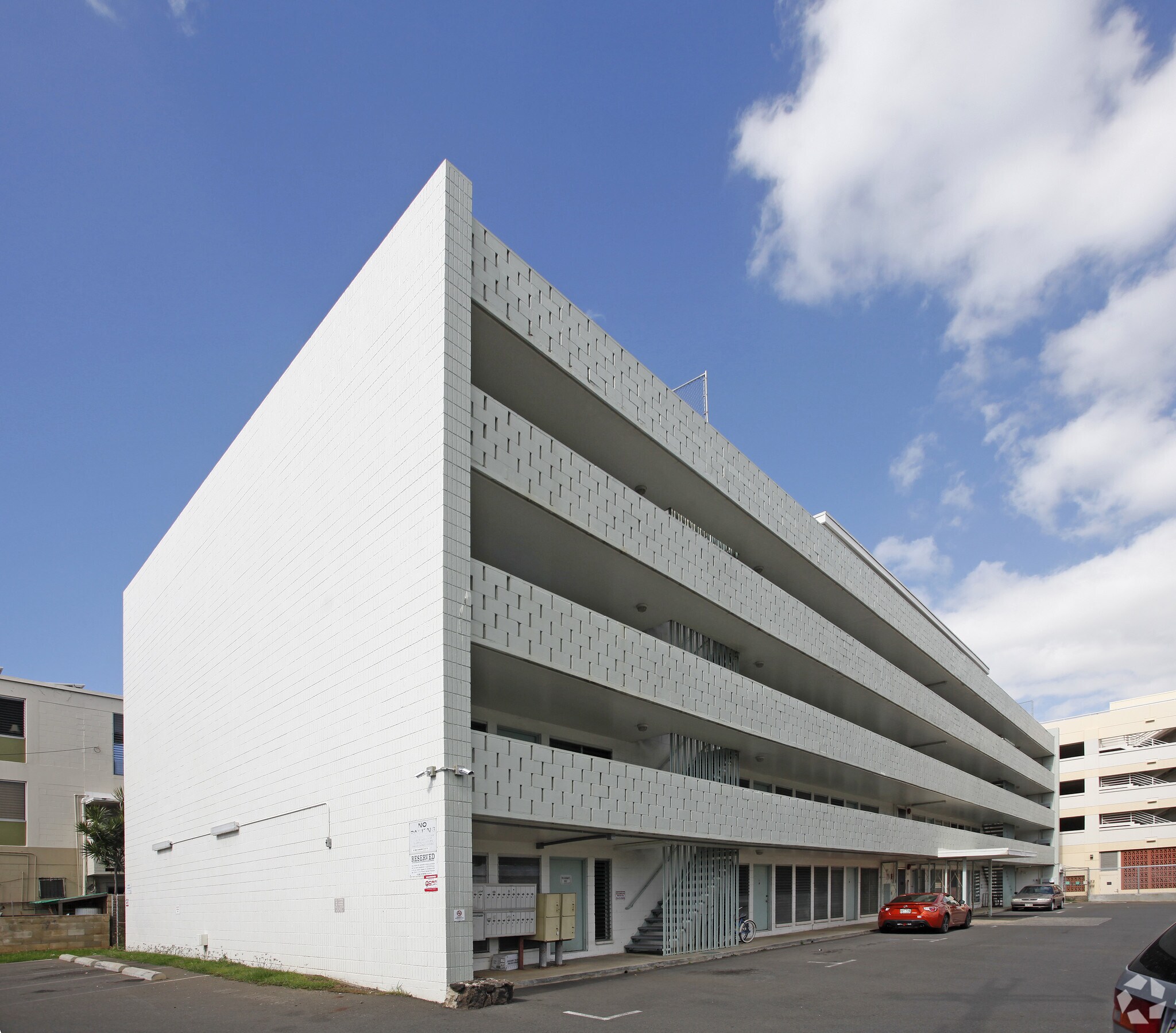 Varsity House - 2501 Coyne St Honolulu, HI 96826 | Apartments.com