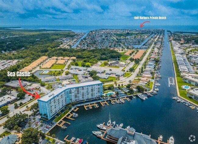 Gulf Harbor Villas Apartments for Rent with a Swimming Pool - New Port ...