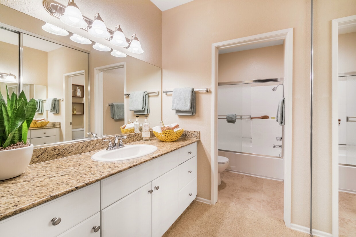 Turtle Rock Canyon Apartment Homes - 100 Stonecliff Aisle Irvine, CA ...