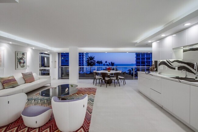 Apartments for Rent with a Walk-In Closet in Coronado Shores, Coronado ...