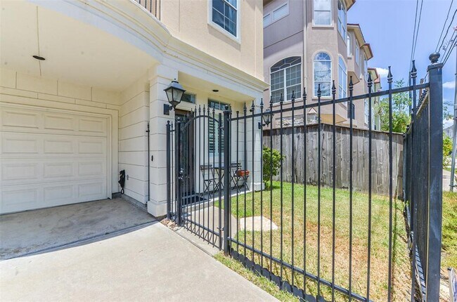 5208 Blossom St Unit 9, Houston, TX 77007 - Condo for Rent in Houston ...