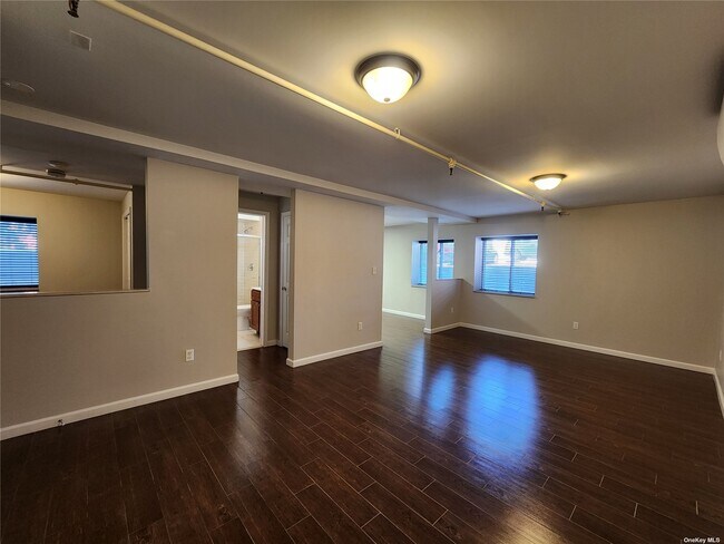 52 N Bergen Pl Unit 6, Freeport, NY 11520 - Room for Rent in Freeport ...