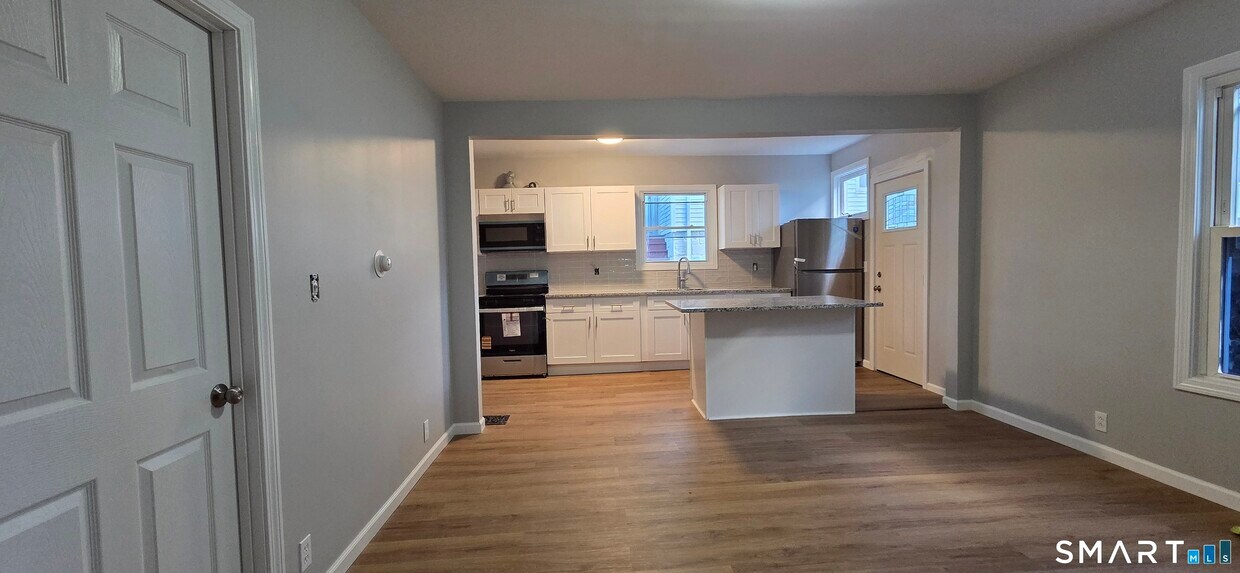 126 Tremont St Unit A, Ansonia, CT 06401 - Room for Rent in Ansonia, CT ...